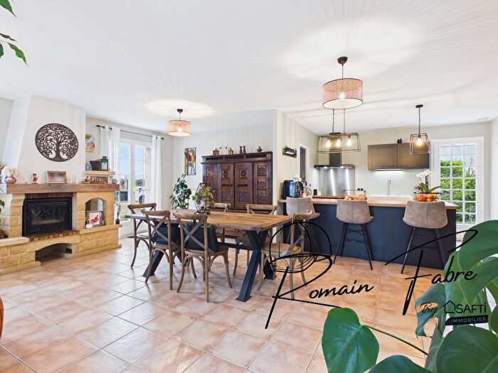 Maison à vendre - Prignac-et-Marcamps - 6 pièces - 3 chambres