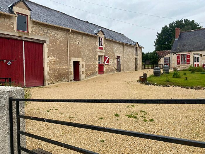 Maison à vendre - Oulches - 8 pièces - 5 chambres