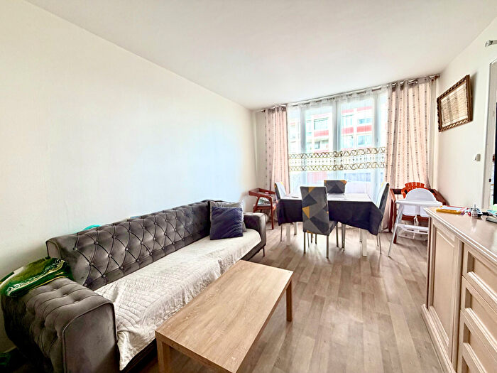 Appartement à vendre - Bron, Les Essarts - 3 pièces - 2 chambres