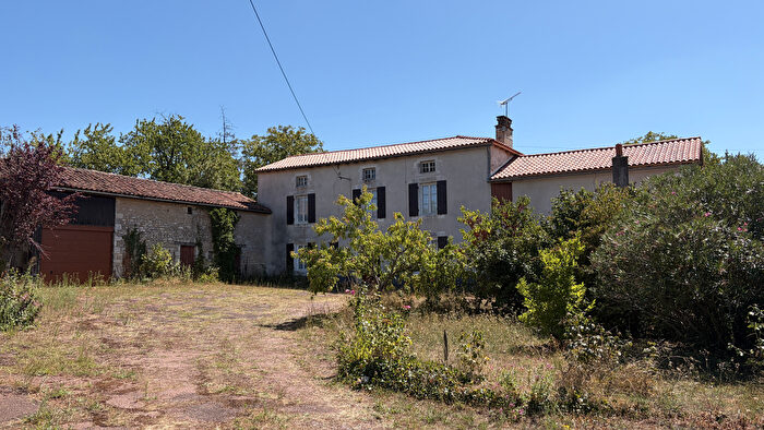 Maison 6 pièces à vendre à Courcôme