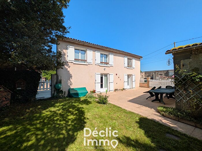 Maison à vendre - Villefagnan - 5 pièces - 4 chambres