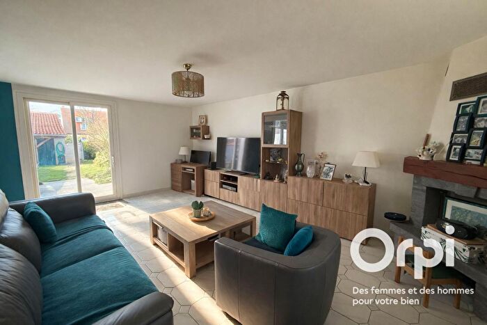 Maison à vendre - Voisins-le-Bretonneux - 6 pièces - 5 chambres