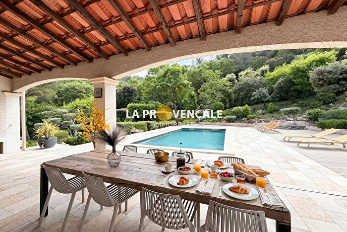 Maison 5 pièces à vendre à Simiane-Collongue