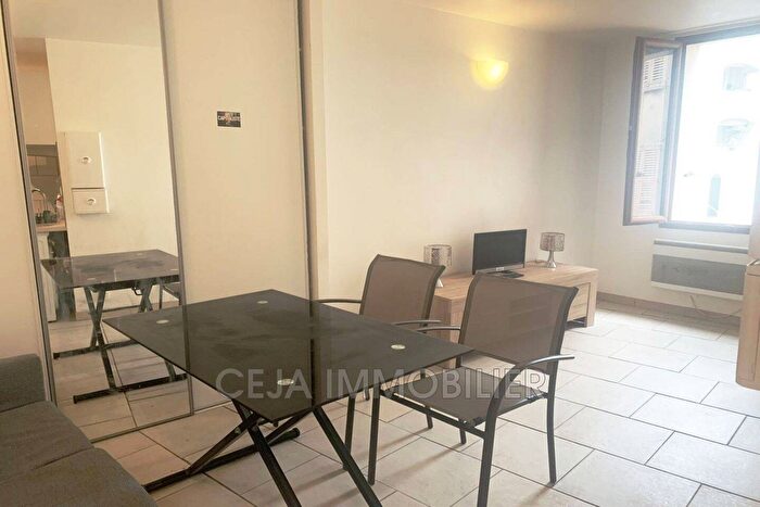 Appartement à louer - Centre Ancien, Draguignan - 2 pièces - 1 chambre