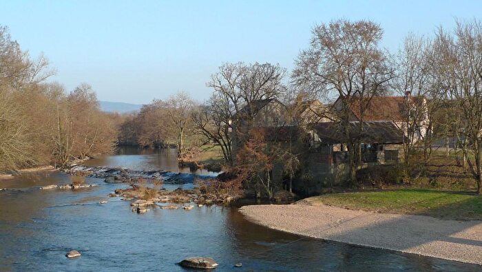 Maison à vendre - Saint-Nizier-sur-Arroux - 7 pièces - 4 chambres