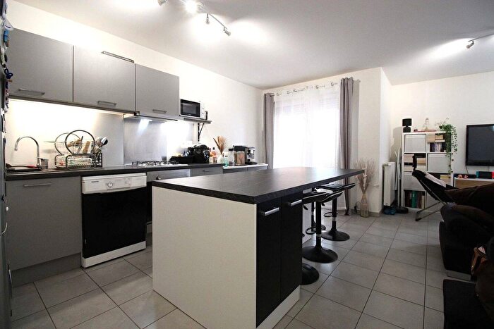 Centre, Meyzieu - Appartement 3 pièces à louer