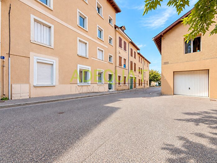 Appartement 2 pièces à vendre - Bourgoin-Jallieu, Centre-ville, Pont Saint-Michel