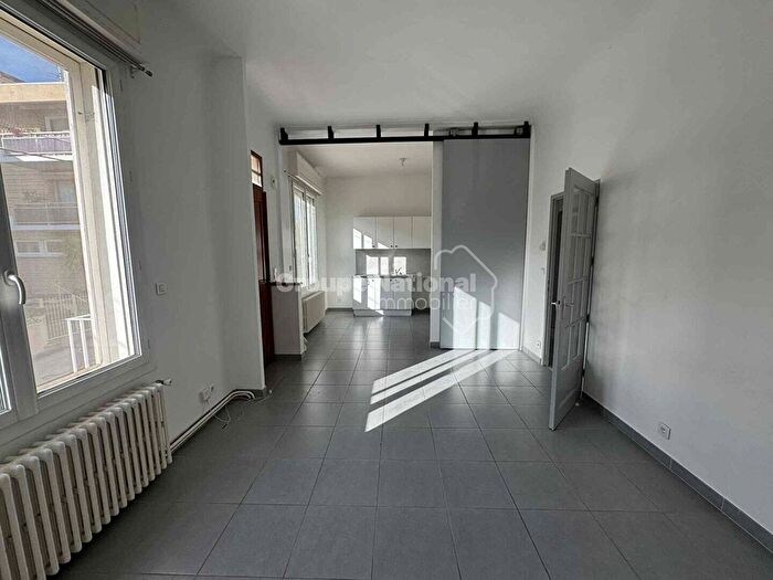 Maison à louer - Les Alyscamps-Chabourlet, Arles - 4 pièces - 3 chambres