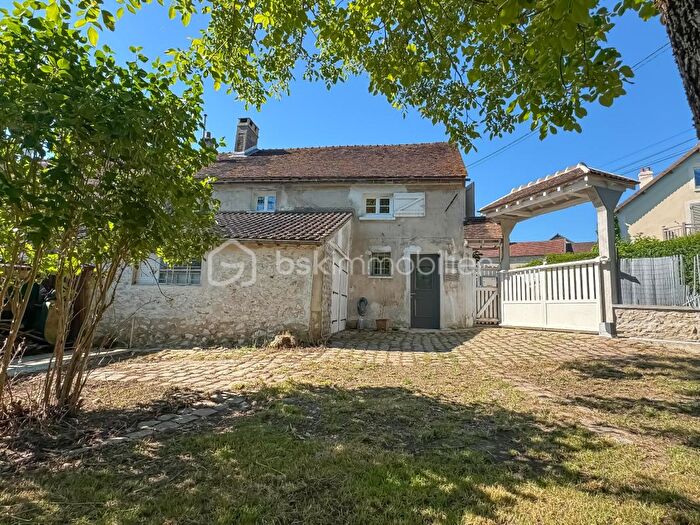 Villiers-sur-Morin : Maison 4 pièces à vendre