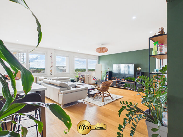 Saint-Louis, Centre-ville : Appartement 5 pièces à vendre