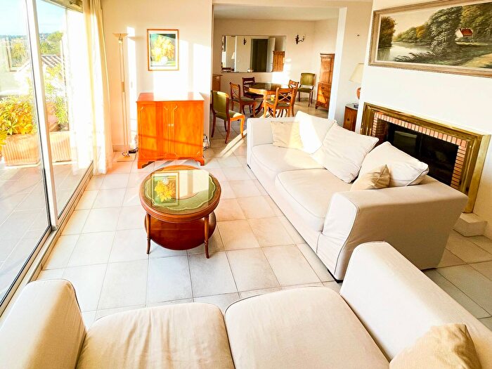 Appartement à louer - Val Saint-André, Arc, La Torse, Aix-en-Provence - 4 pièces - 2 chambres