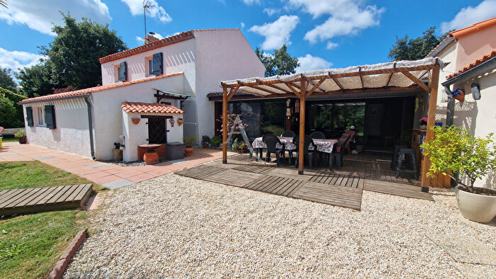 Maison à vendre - Grosbreuil - 6 pièces - 3 chambres