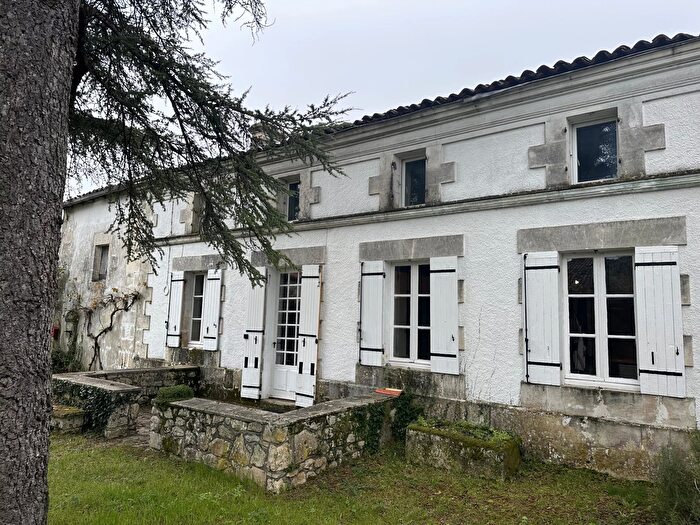 Maison à vendre - Jonzac - 7 pièces - 3 chambres