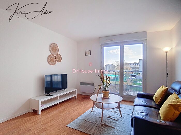 Appartement à louer - Orléans, La Croix Saint-Marceau, La Mouillère, Pré Pinson - 2 pièces - 1 chambre
