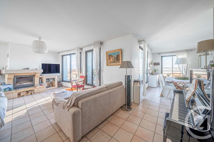 Saint-Cyr-l'École, Hôtel de ville : Appartement 6 pièces à vendre