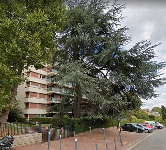 Chaville, Rive Droite, Les Vignes : Appartement 1 pièce à louer