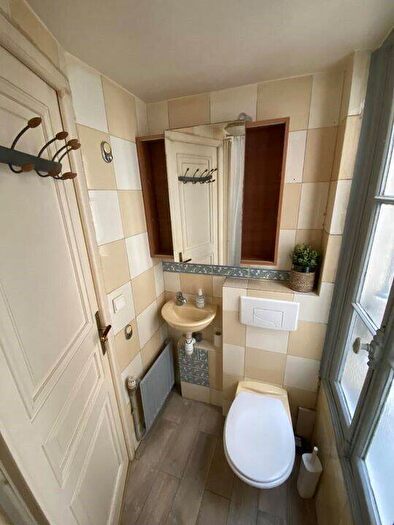 Appartement à louer - Saint Philippe du Roule, Paris ème arrondissement - 3 pièces - 2 chambres