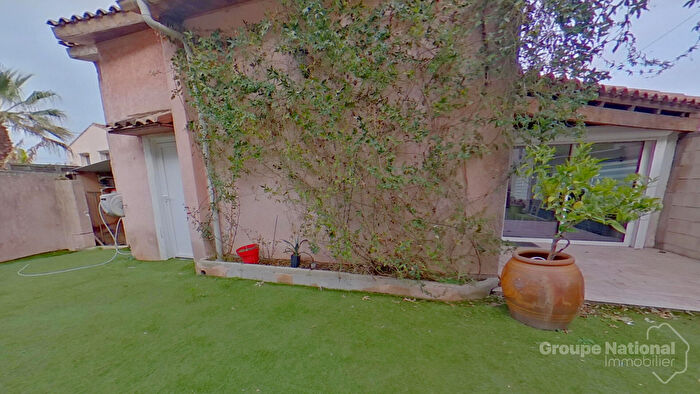 Maison à vendre - Saint-Mitre-les-Remparts - 5 pièces - 4 chambres