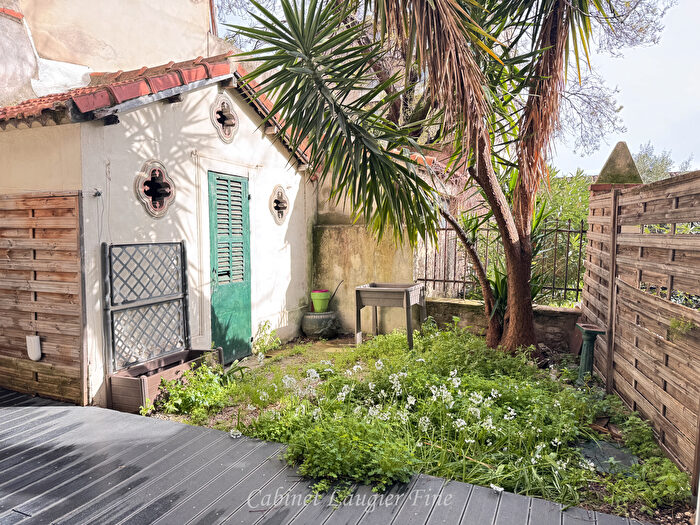 Appartement à louer - Marseille e , Cinq Avenues - 2 pièces - 1 chambre
