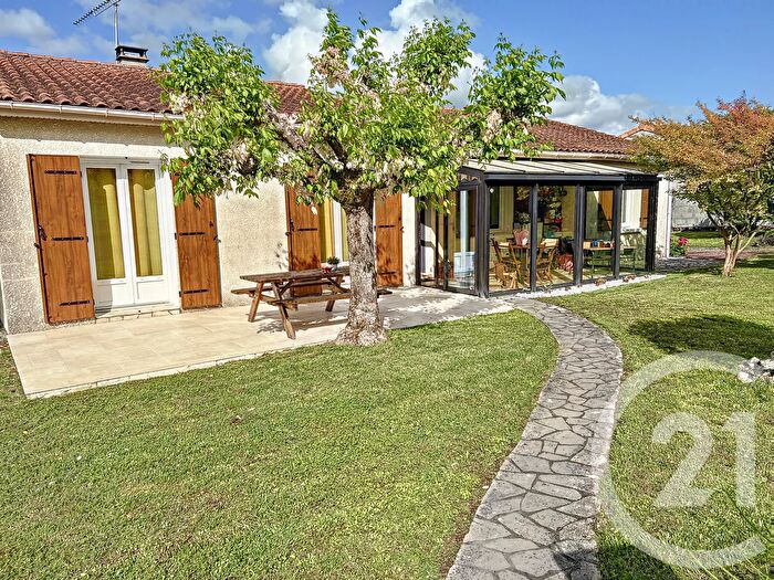 Maison à louer - Archiac - 5 pièces - 4 chambres