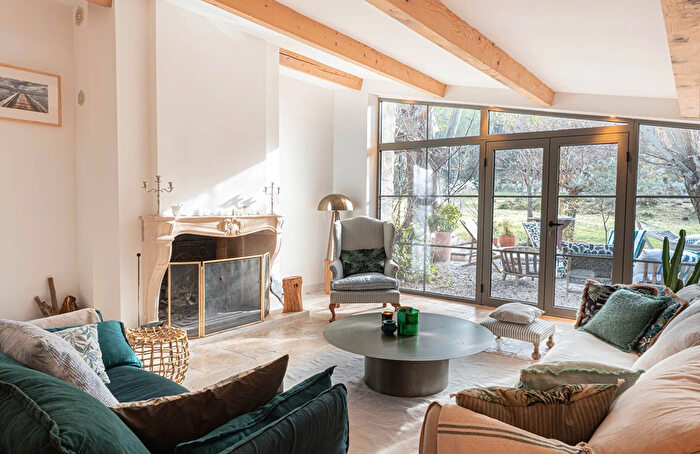 Maison 6 pièces à louer - Vauvenargues