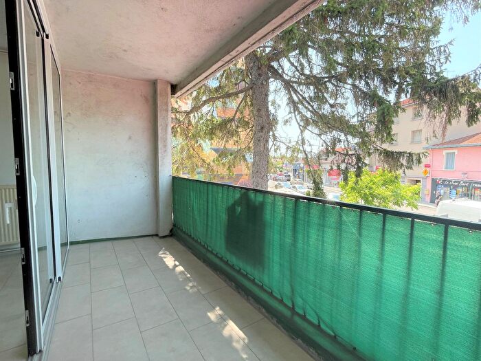 Appartement à louer - Guilherand-Granges - 3 pièces - 2 chambres