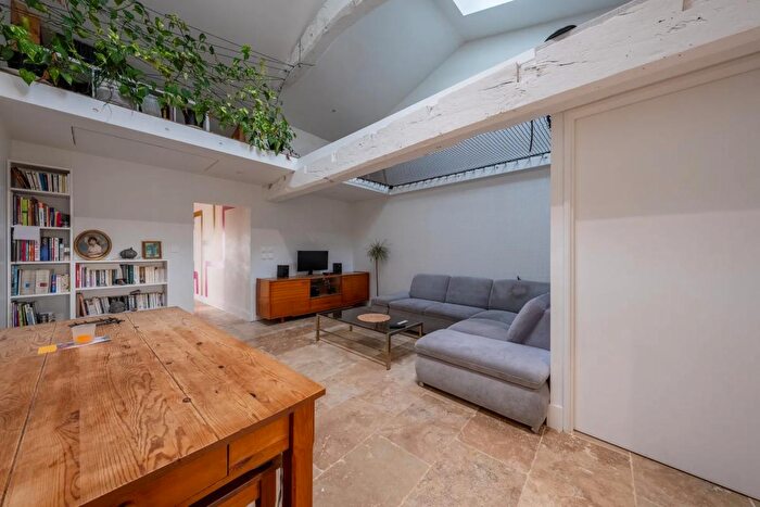 Maison à vendre - Saint-Ciers-sur-Gironde - 5 pièces - 3 chambres