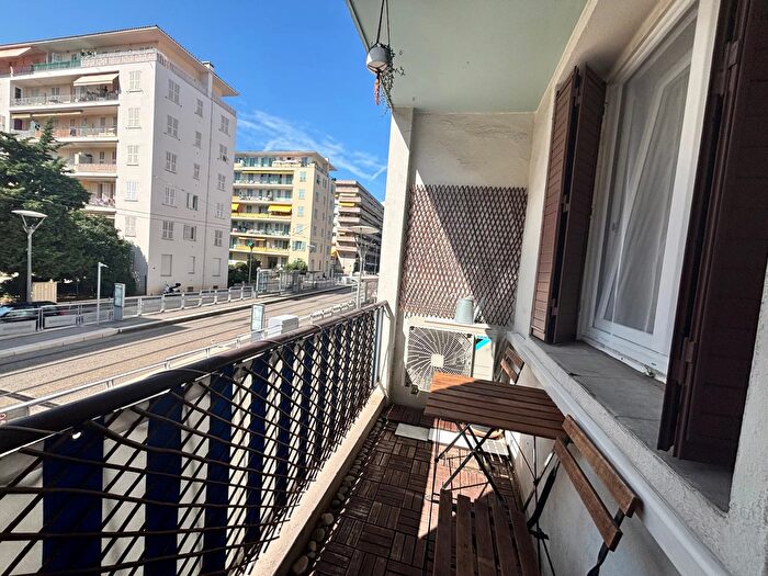Appartement 2 pièces à louer à Nice, Poètes