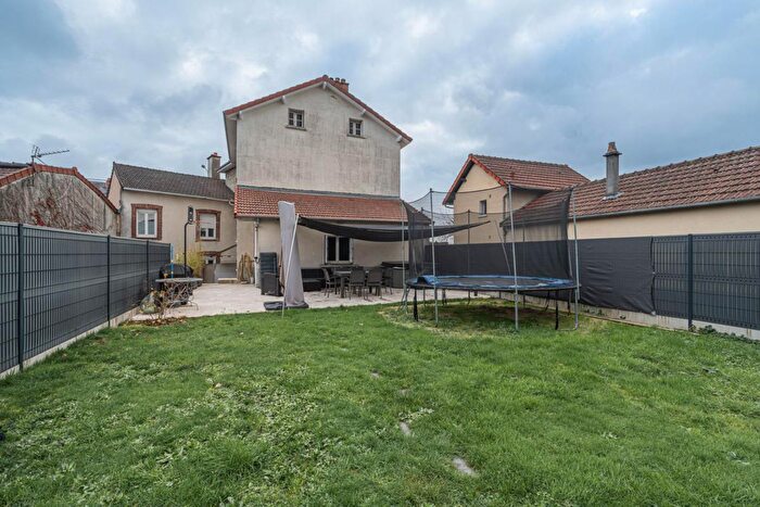 Maison à vendre - Limoges, Centre-ville, Hôtel de Ville, Emailleurs - 7 pièces - 5 chambres