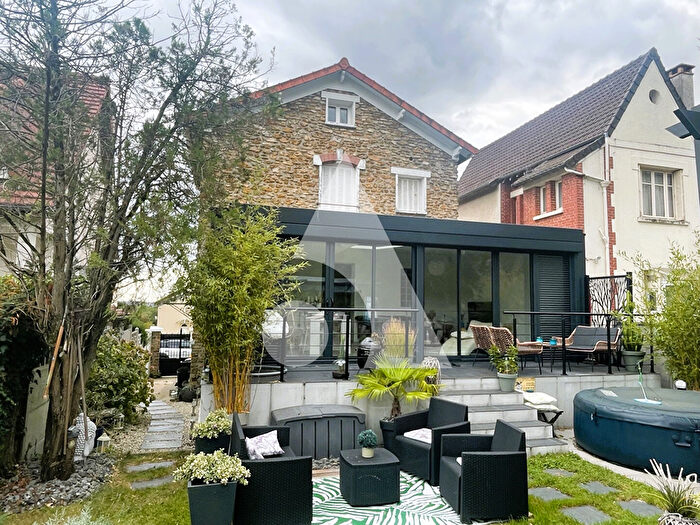 Maison à vendre - Sucy-en-Brie, Petit Val, Côte - 8 pièces - 5 chambres