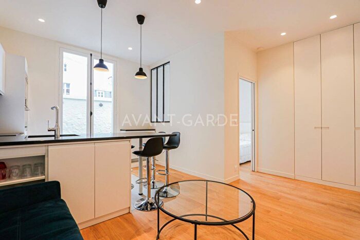 Appartement à louer - Saint Thomas dAquin, Paris ème arrondissement - 2 pièces - 1 chambre