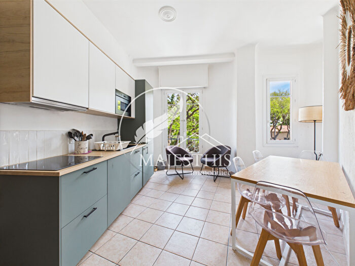 Appartement à louer - Toulon, Saint-Roch - 5 pièces - 1 chambre