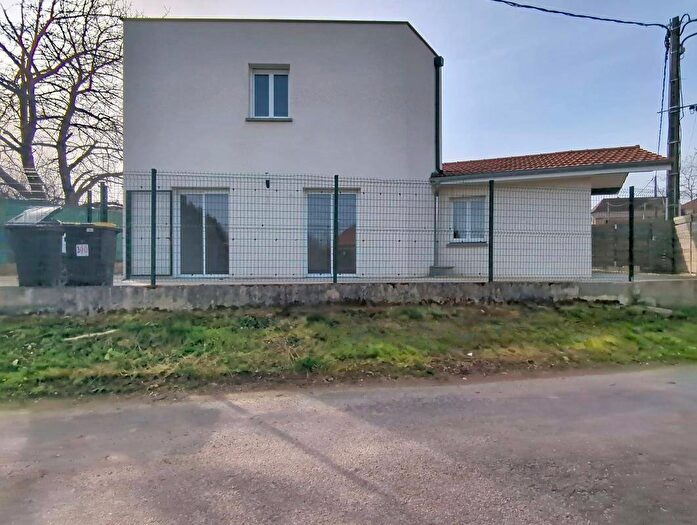 Appartement à louer - Faverges-de-la-Tour - 3 pièces - 2 chambres