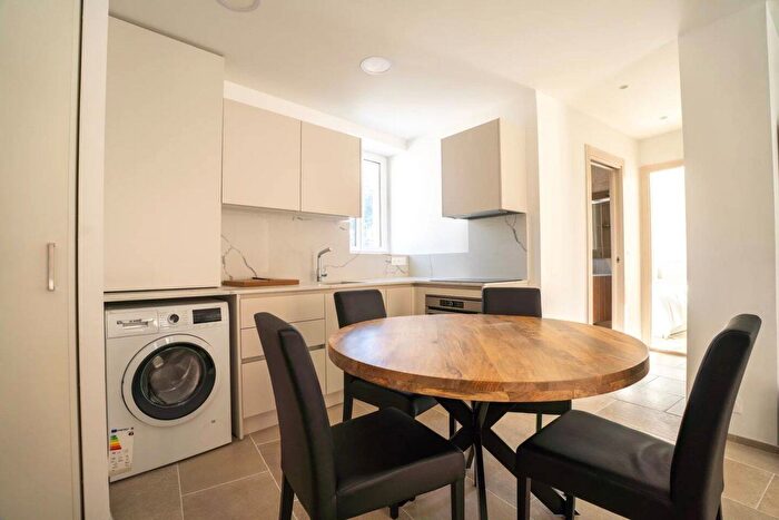 Appartement à louer - Saint-André-de-la-Roche - 3 pièces