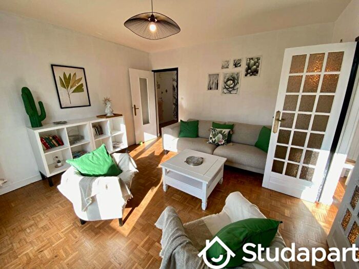 Appartement à louer - Montjoyeux, Tours - 1 pièce - 3 chambres