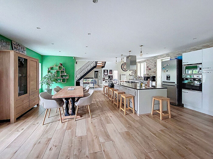 Crépy : Maison 8 pièces à vendre