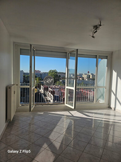 Appartement 4 pièces à louer à Bron, Le Terraillon