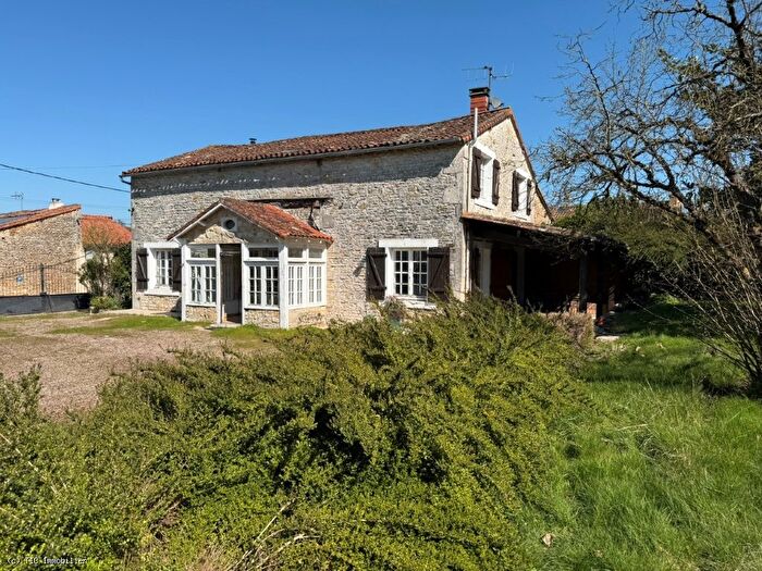 Civray - Maison 5 pièces à vendre