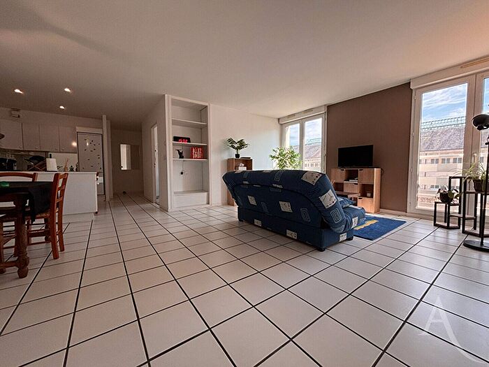 Appartement à louer - Centre Ville, Bourges - 3 pièces - 2 chambres