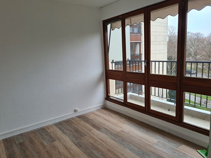 Appartement à louer - Le Chesnay, Tartre - 1 pièce