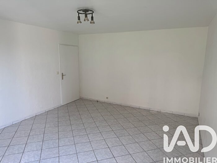 Pontault-Combault, Centre commercial : Appartement 1 pièce à louer