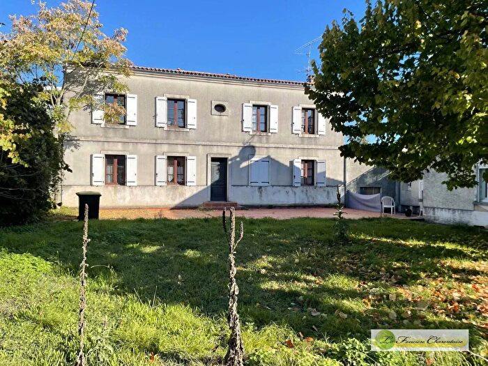 Appartement à louer - Bel Air-Grand Font-Madeleine, Angoulême - 1 pièce