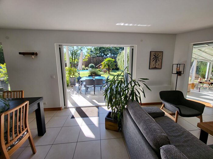 Maisons à vendre et appartements à louer - 1