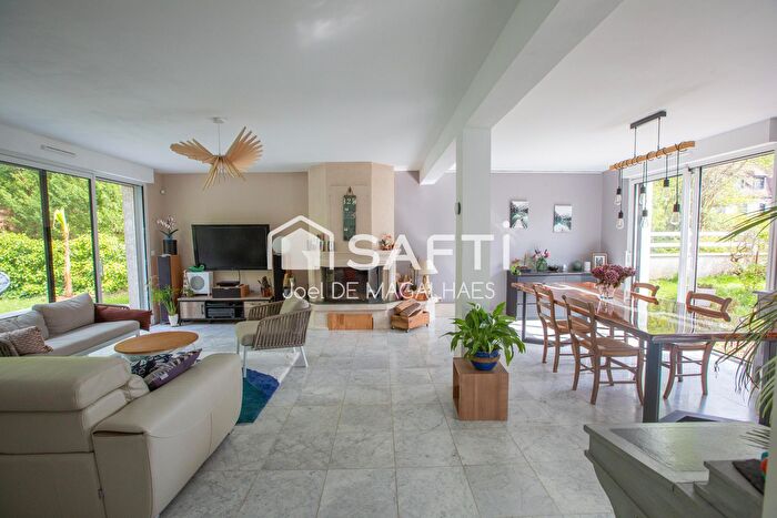 Maison 7 pièces à vendre - Le Mesnil-Saint-Denis