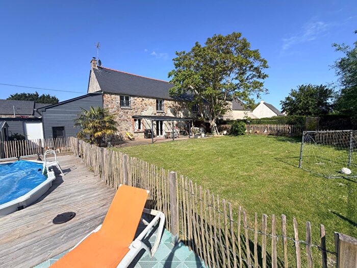 Maison à vendre - Dol-de-Bretagne - 7 pièces - 5 chambres