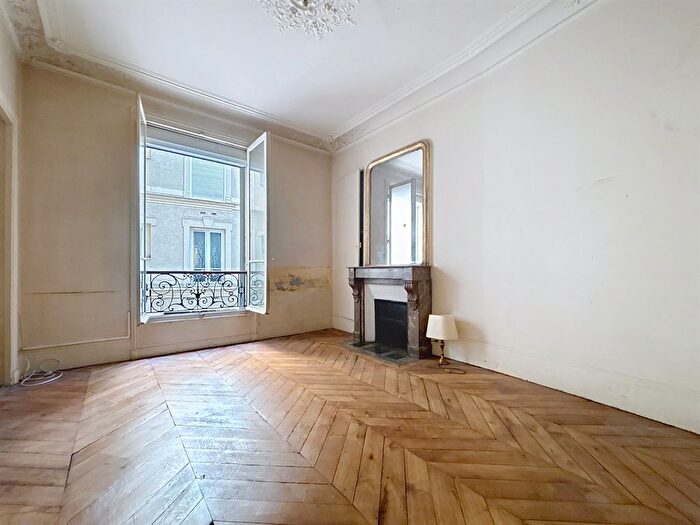 Appartement à vendre - Paris e , Saint-Placide - 5 pièces - 3 chambres