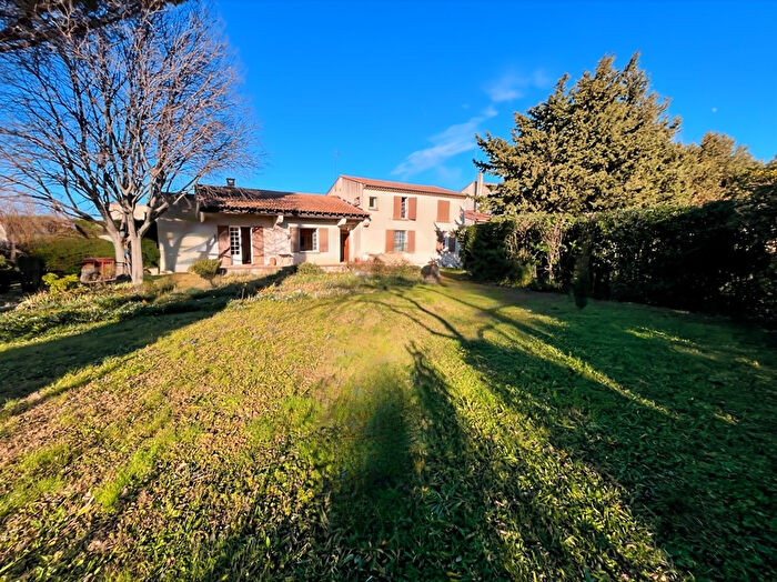 Maison à vendre - Châteaurenard, Barret, Lonnes, La Crau - 8 pièces - 5 chambres