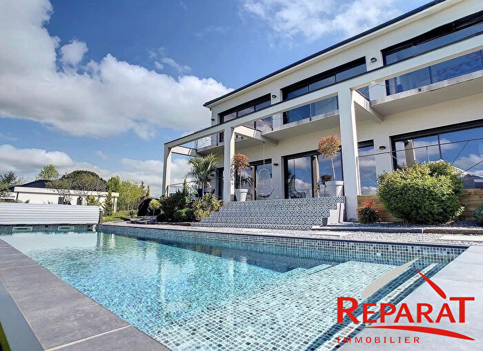 Maison à vendre - Ussac - 6 pièces - 5 chambres