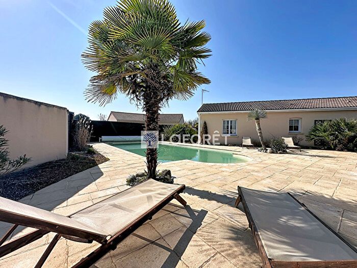 Maison à vendre - Airvault - 6 pièces - 3 chambres