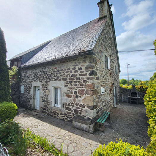 Maison à vendre - Riom-ès-Montagnes - 11 pièces - 4 chambres